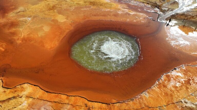 Aiken Spring’s “Devil’s Eye” Mesmerizes with Autumn Colors in Qinghai’s ...