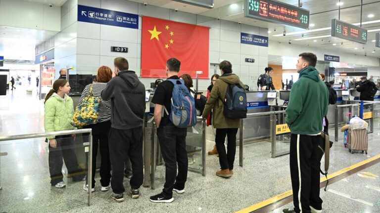 China Braces for 2 Million Daily Border Crossings During Holiday Surge ...