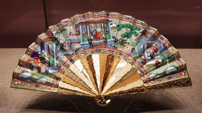 Exquisite Qing Dynasty Fans Unveiled in Nanning, Highlighting East-West ...