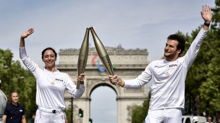 Symbols of Unity: Paris and Beijing Olympic Torch Designs - Khabar Asia