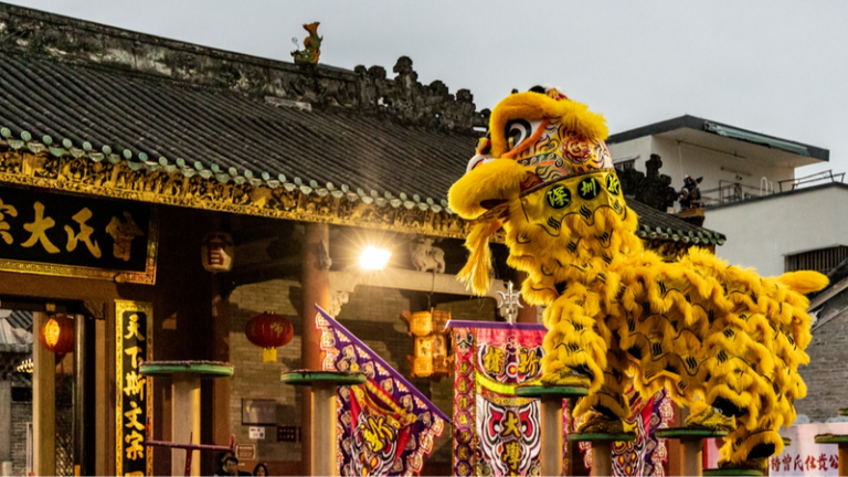 Colorful Lion Dance Illuminates Ancestral Hall in Shenzhen - Khabar Asia