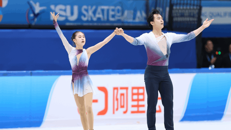 Chinese Skating Duo Secures 2026 Winter Olympics Berth with Stellar ...