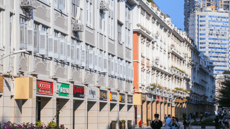 Xiamen’s Zhongshan Road: Where History Meets Modern Bustle - Khabar Asia