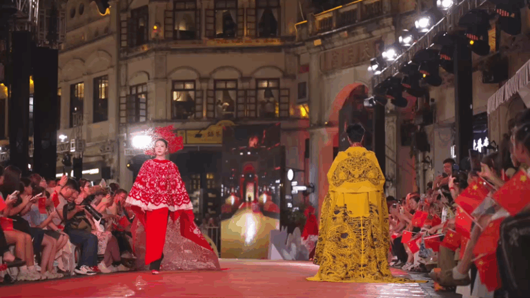 Hainan’s Qilou Old Street Hosts Cultural Heritage Runway Show - Khabar Asia